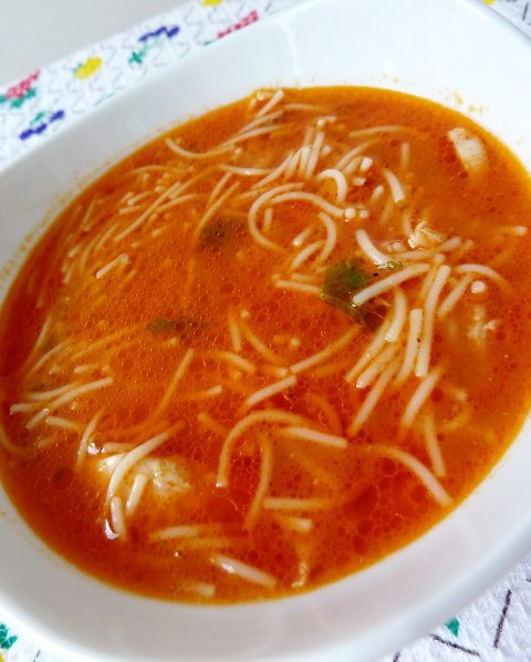 Tavuklu Şehriye Çorbası Tarifi – Çorba Tarifleri - Nefis Yemek Tarifleri